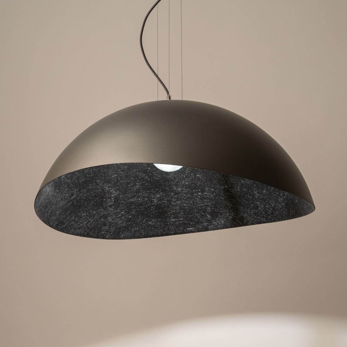 Srebrna lampa wisząca Rune w nowoczesnym stylu - sklep Ryssa