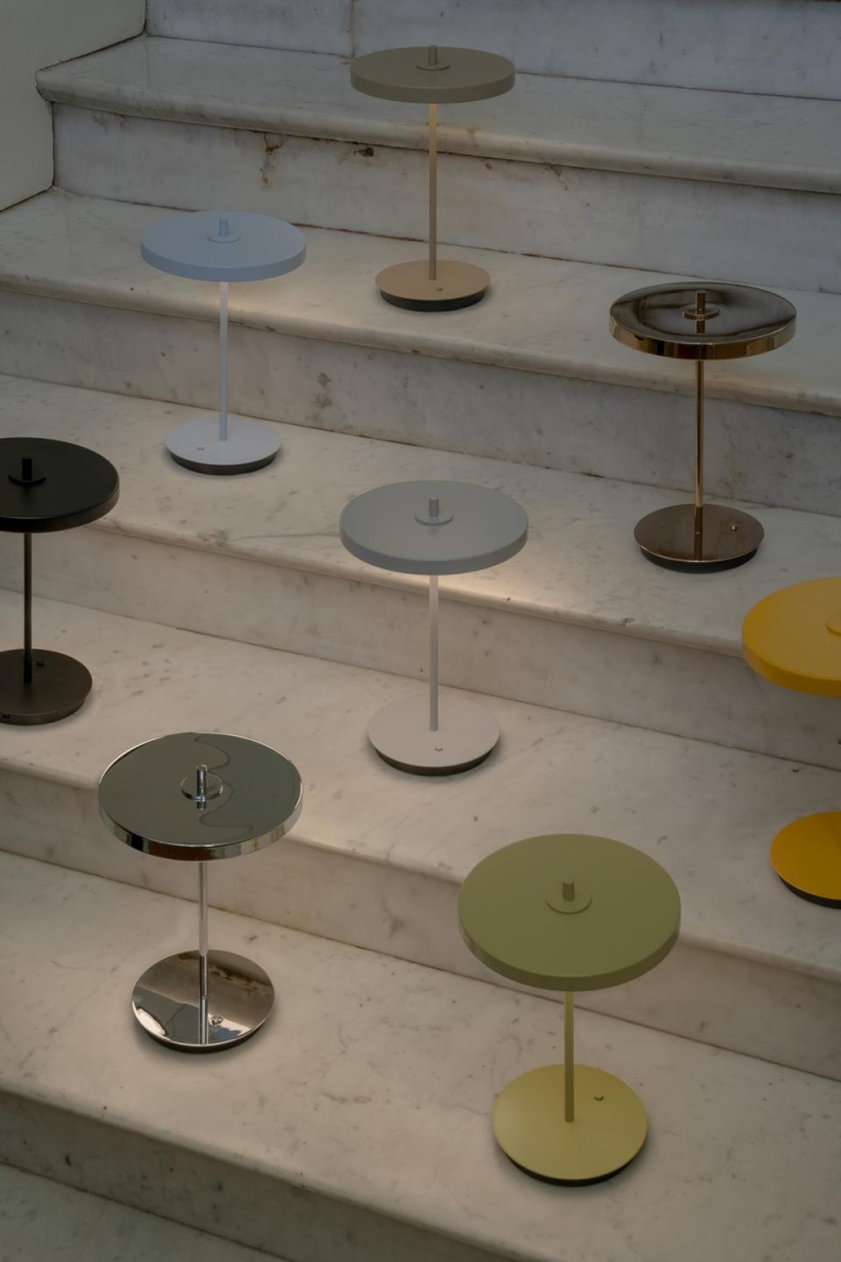 Bezprzewodowa lampa stołowa Asteria Move Monochrome – bladoniebieska